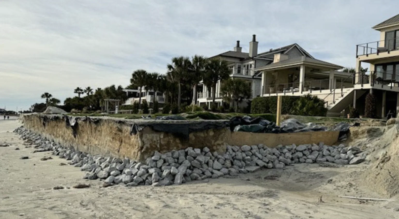 Ruling lingers on legality of IOP resident’s seawall - Island Vibes